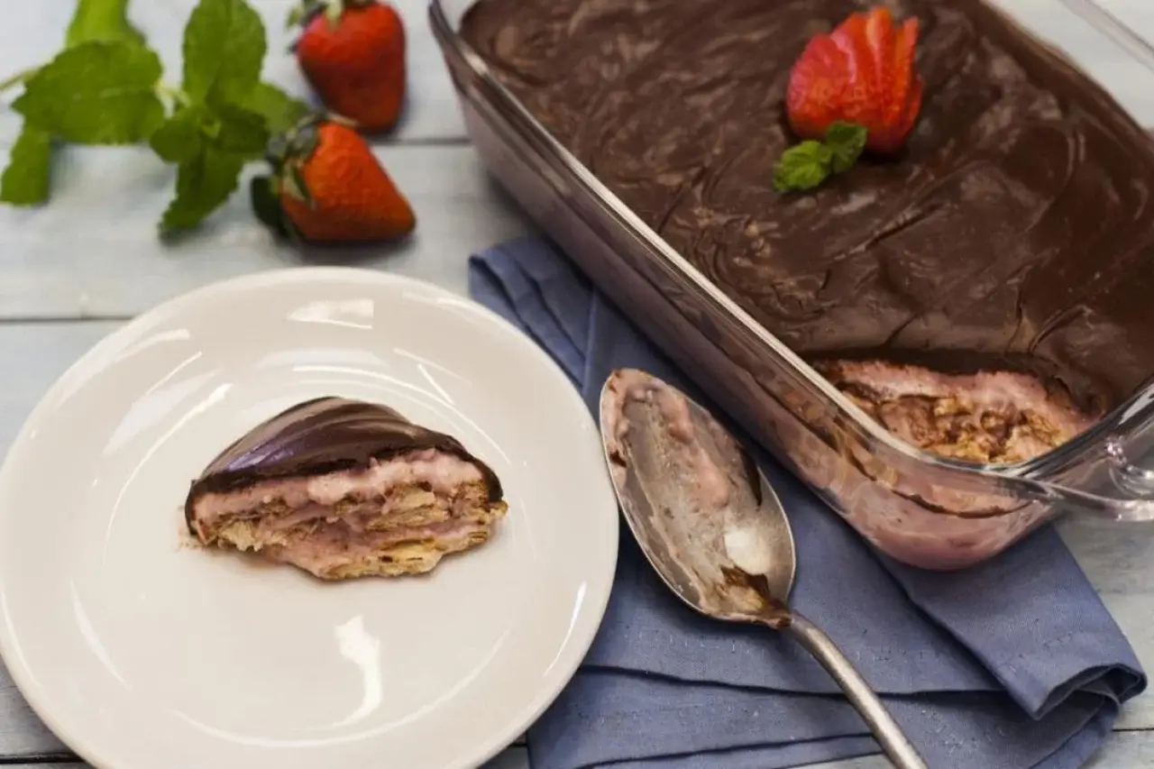 Pavê de Bis com Morango Saboroso e Rápido de Fazer - Receittas